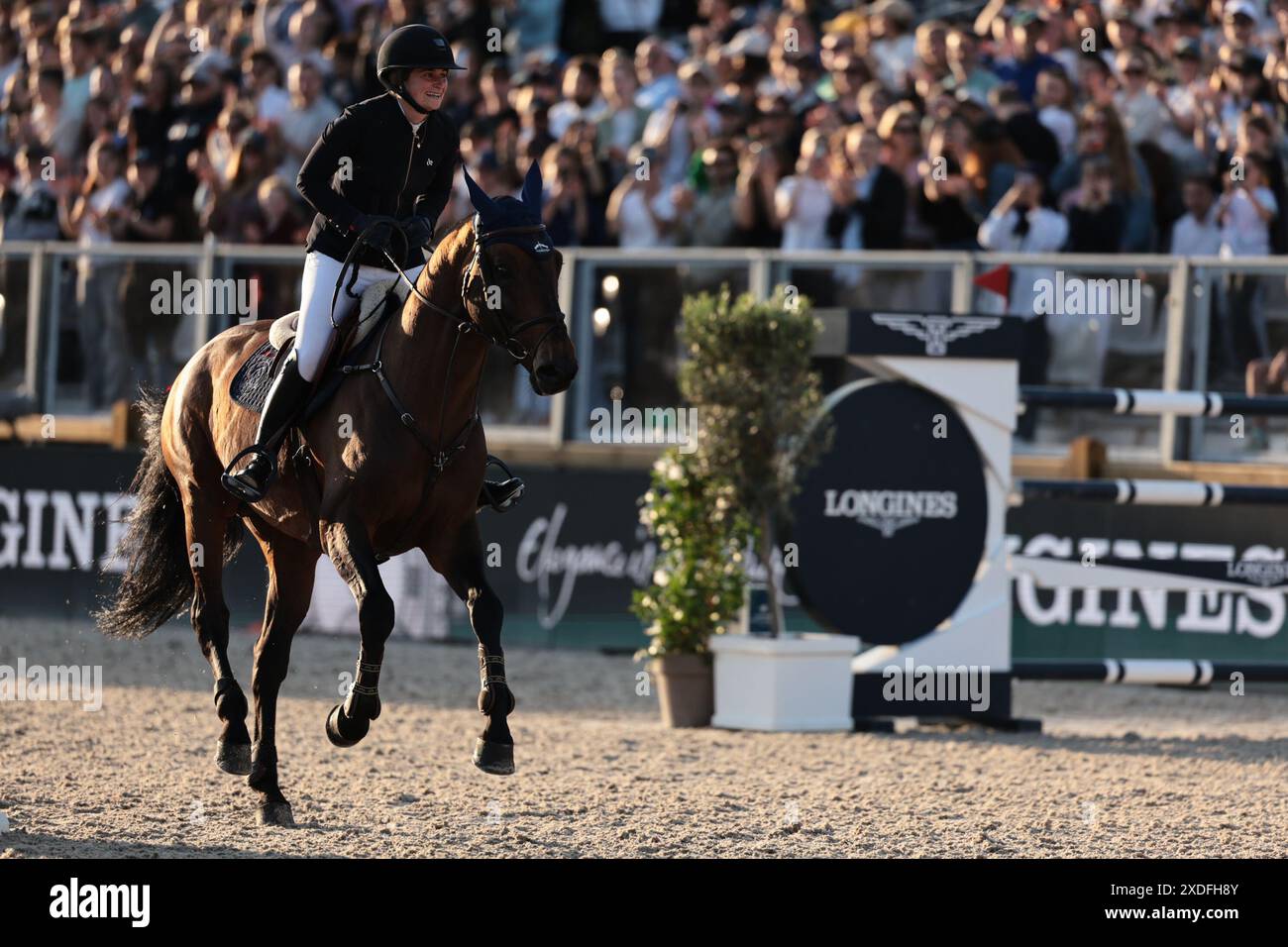 Jeanne Sadran of France with Dexter de Kerglenn during the Longines ...