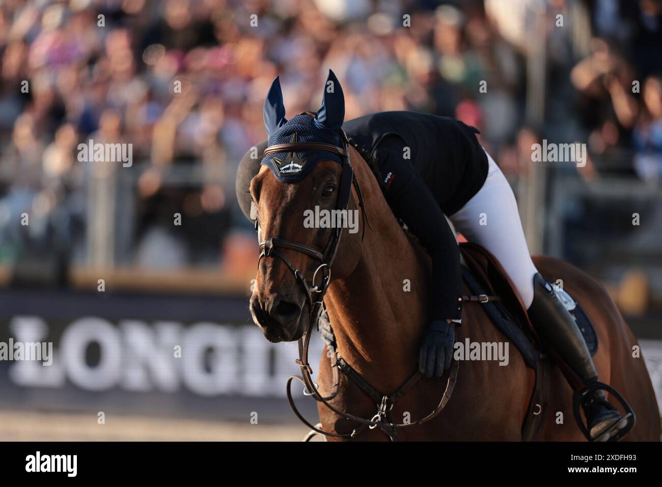 Jeanne Sadran of France with Dexter de Kerglenn during the Longines ...