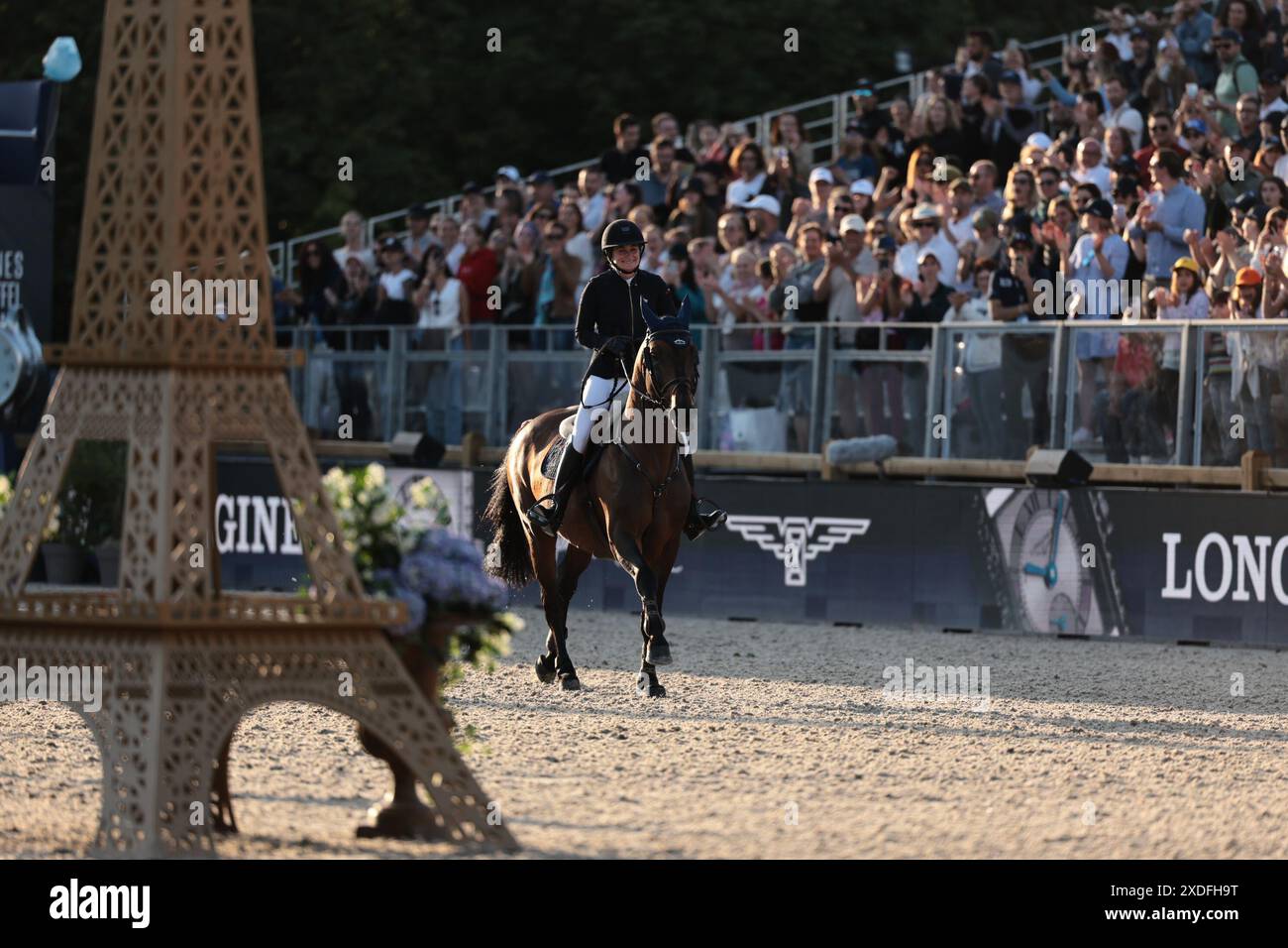 Jeanne Sadran of France with Dexter de Kerglenn during the Longines ...