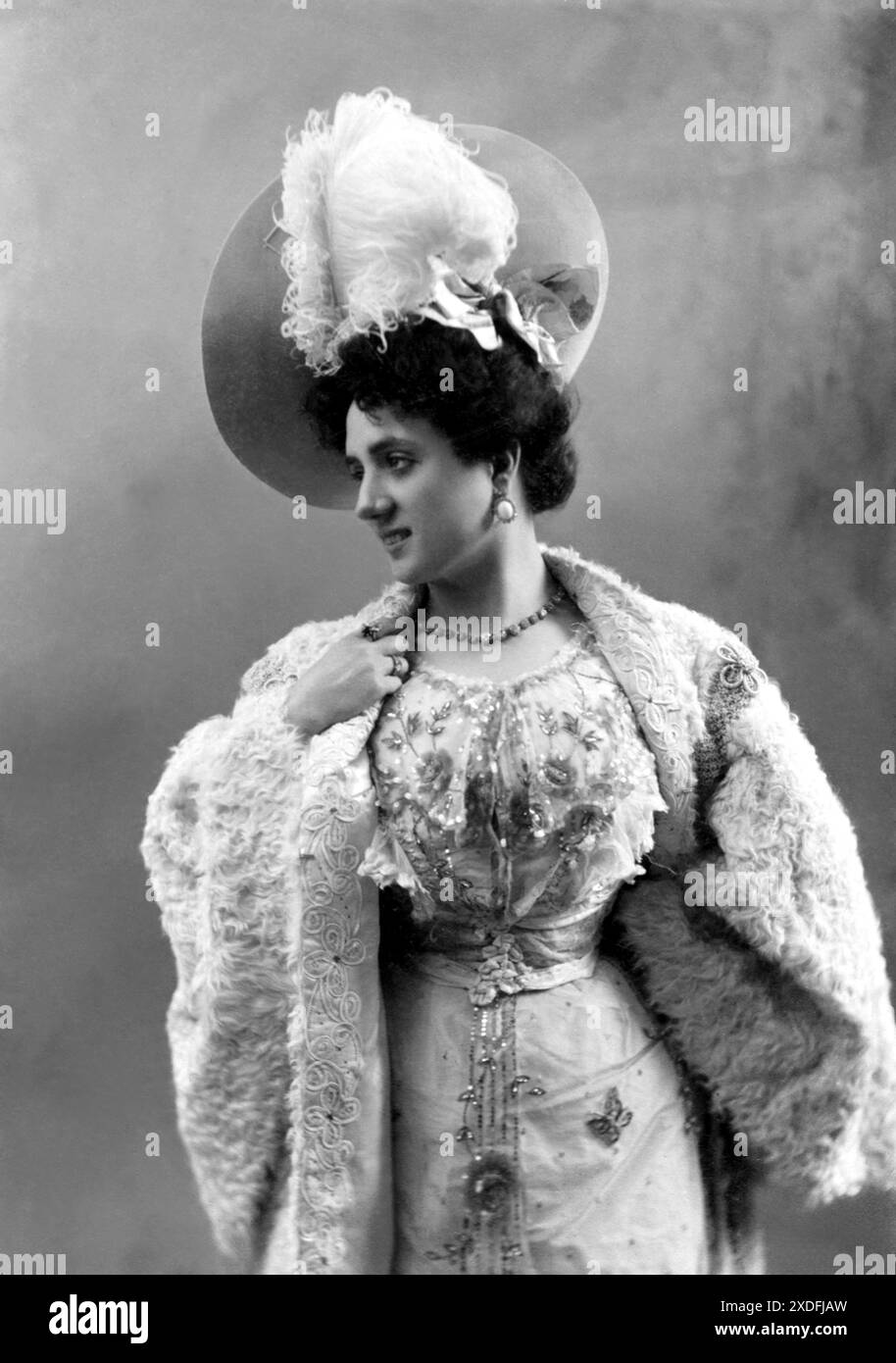 Scene storiche Black and White Stock Photos & Images - Alamy
