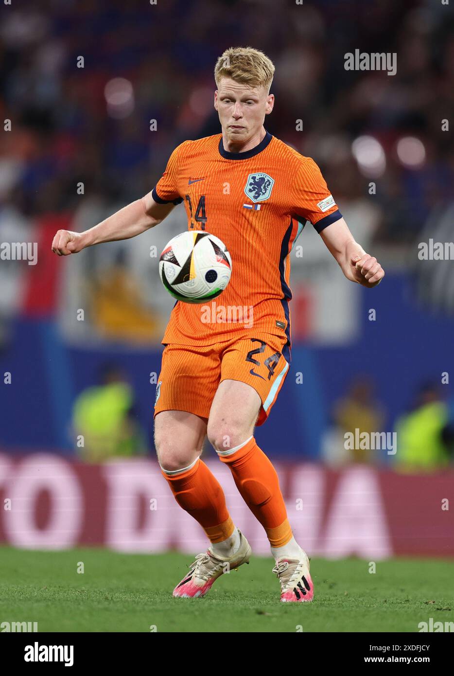 LEIPZIG, GERMANY - JUNE 21: Jerdy Schouten of Netherlands runs with a ...
