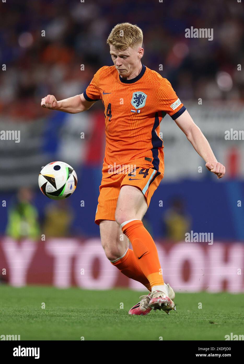 LEIPZIG, GERMANY - JUNE 21: Jerdy Schouten of Netherlands runs with a ...