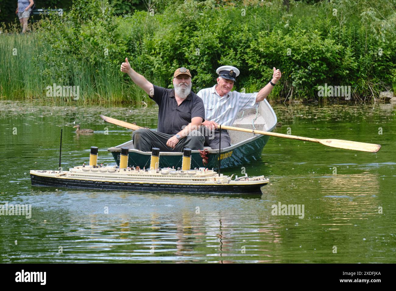 Launch of the rms titanic hi-res stock photography and images - Alamy