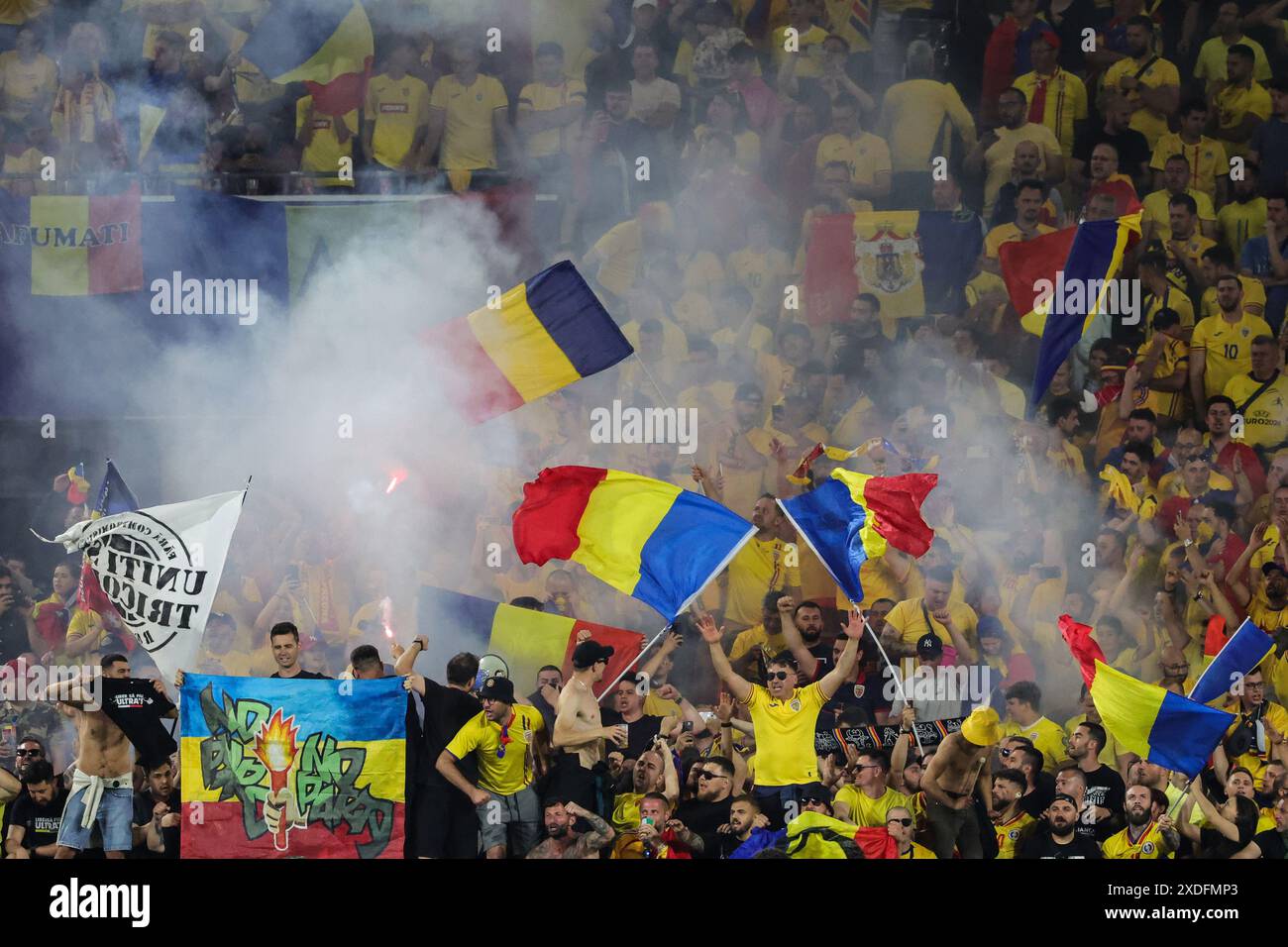 Romania fans in the stands hi-res stock photography and images - Alamy