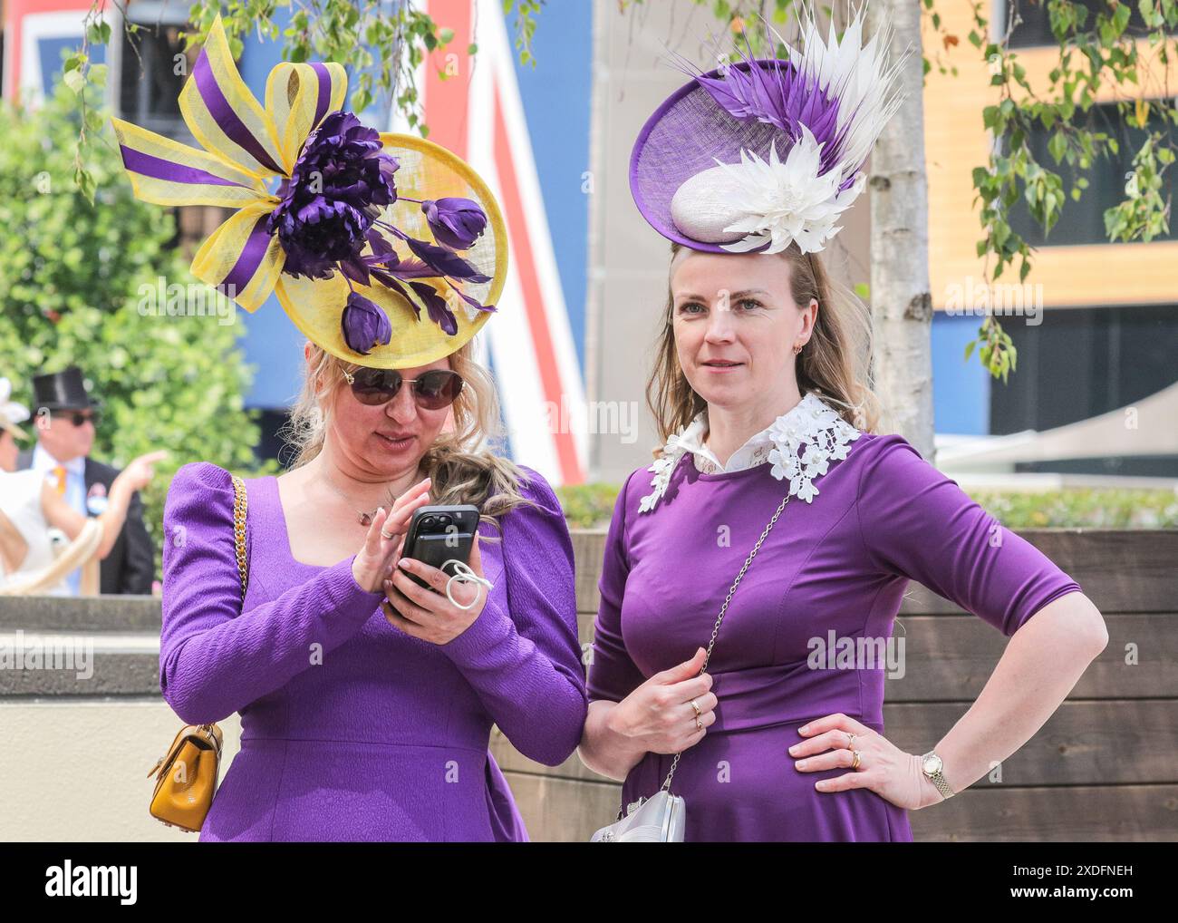 Two women in matching hi-res stock photography and images - Alamy