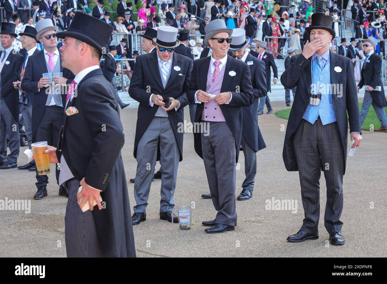 Morning suits hi-res stock photography and images - Alamy