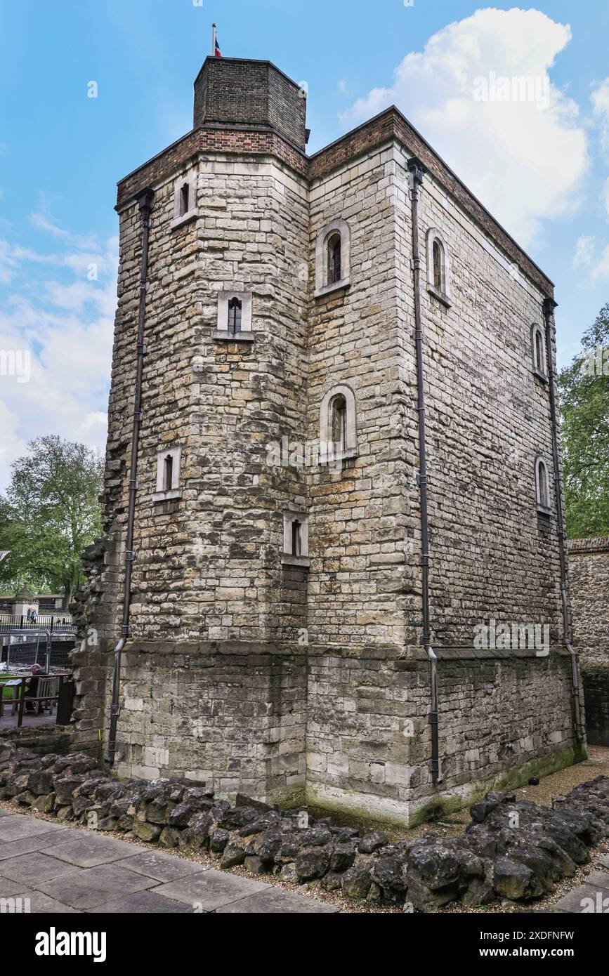 The Jewel Tower of the original 14th-century Palace of Westminster ...