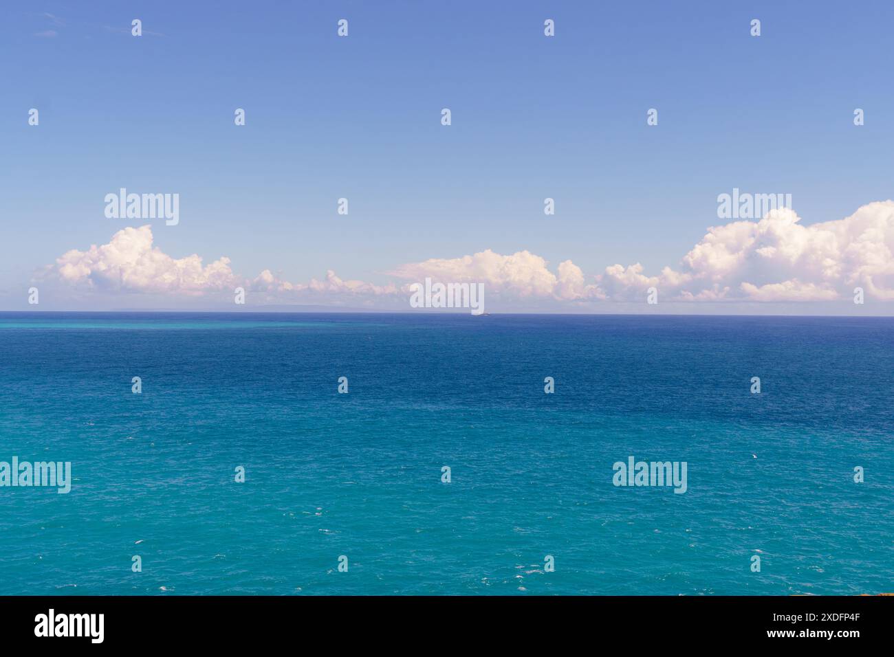 Large body water beach hi-res stock photography and images - Alamy