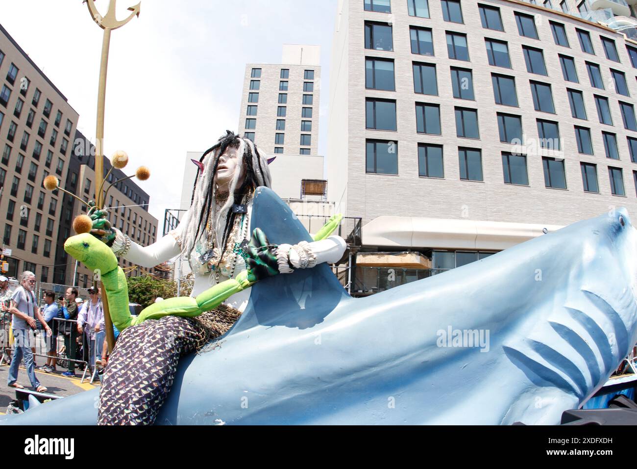 Parade 2024 attractions hi-res stock photography and images - Alamy