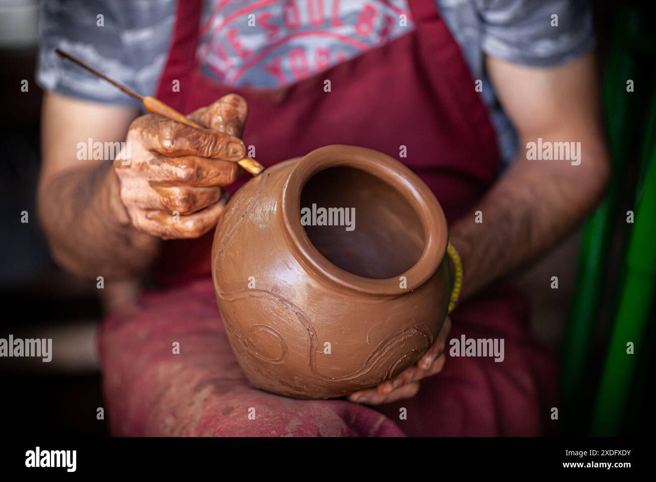 Potter firing earthenware pots hi-res stock photography and images - Alamy