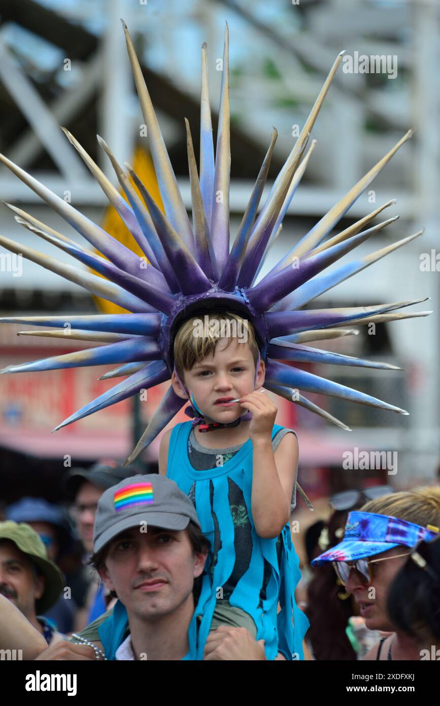 Parade 2024 attractions hi-res stock photography and images - Alamy