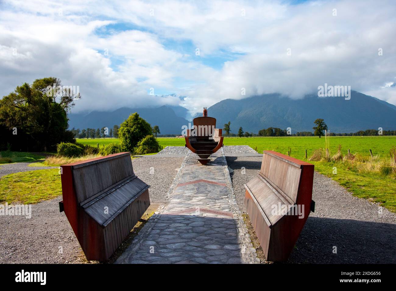 Waka maori hi-res stock photography and images - Alamy