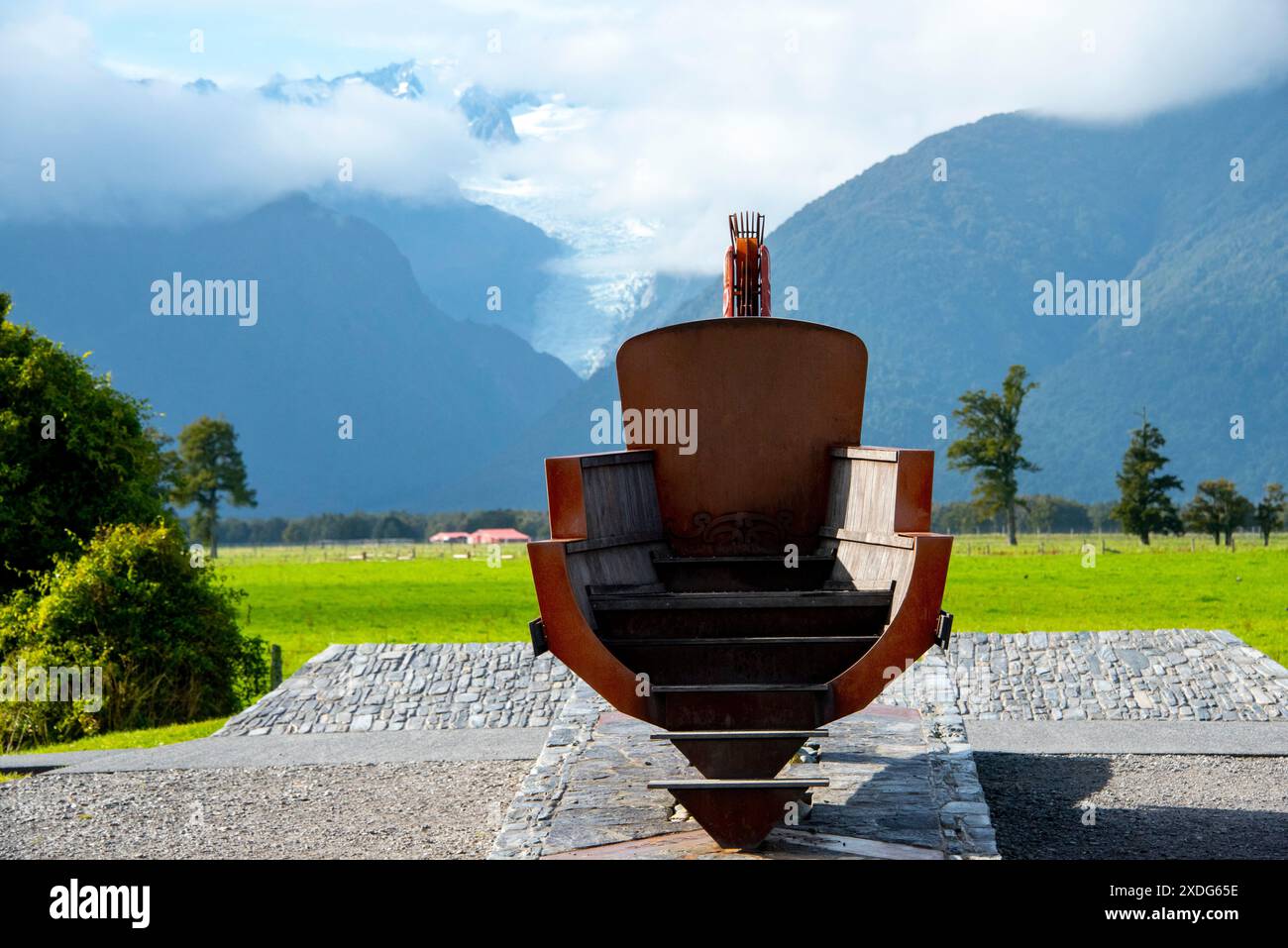 Maori waka hi-res stock photography and images - Alamy