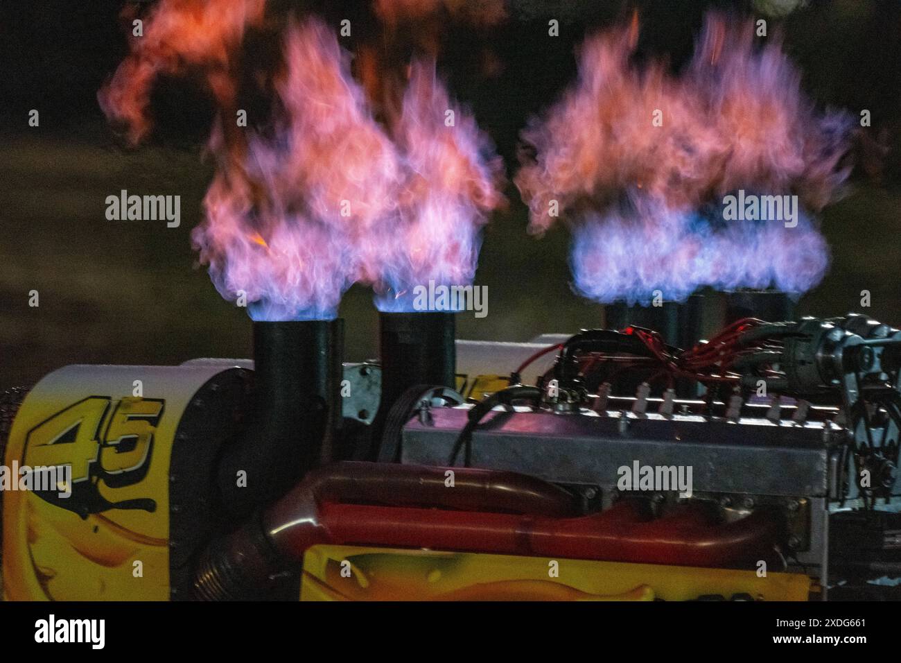 Tractor pulling competition hi-res stock photography and images - Alamy