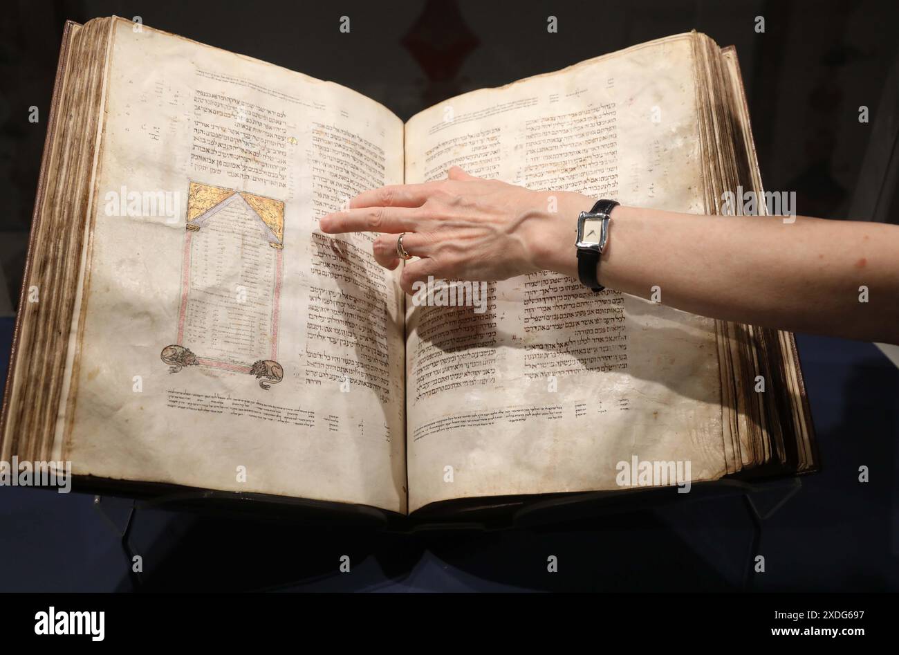 Kabbalah manuscript hi-res stock photography and images - Alamy