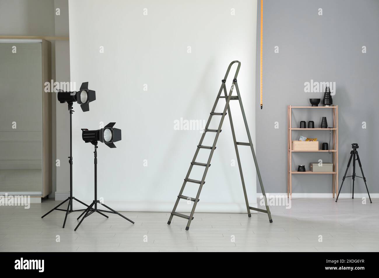 Tripod ladder hi-res stock photography and images - Alamy