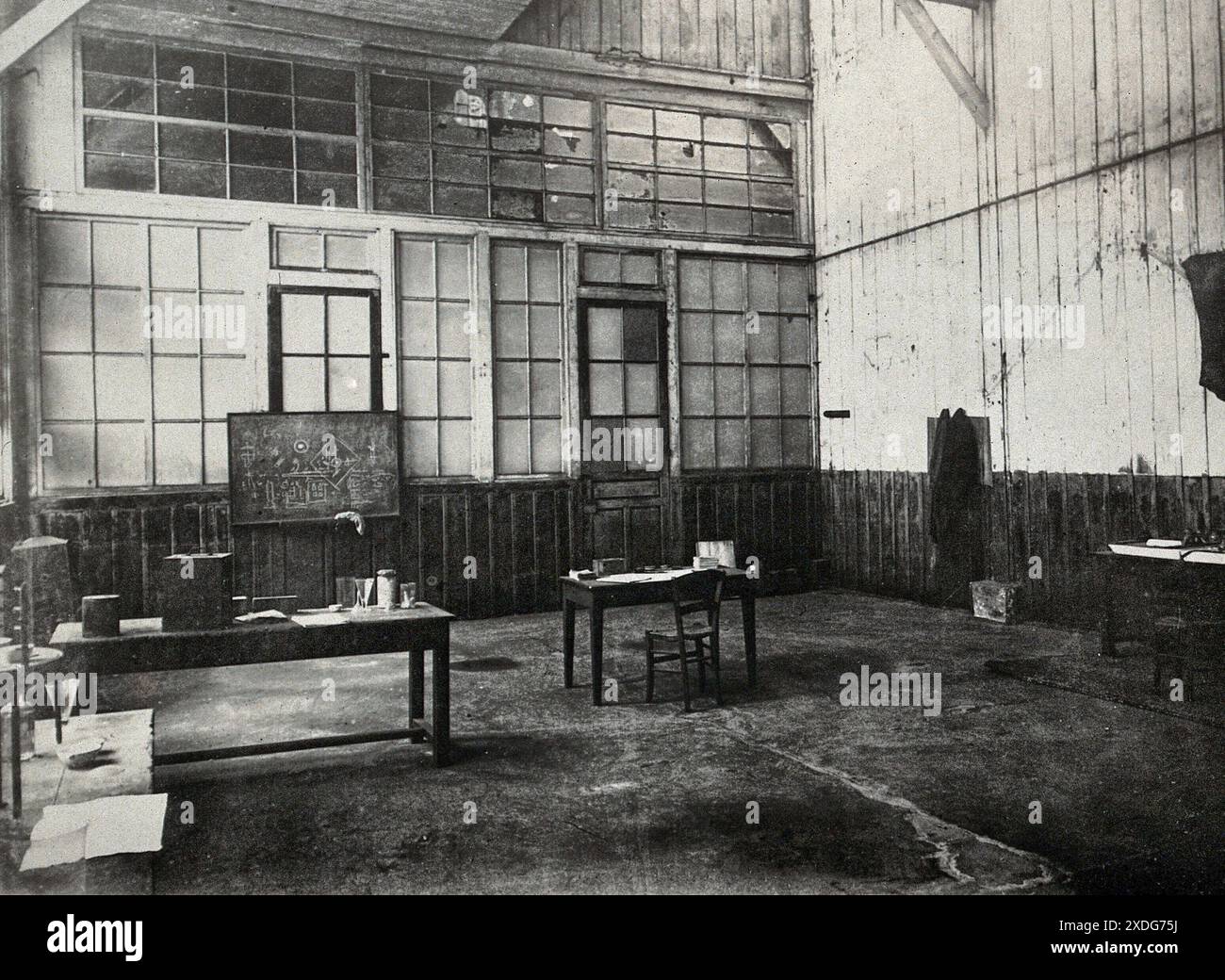 Groundbreaking experiments hi-res stock photography and images - Alamy