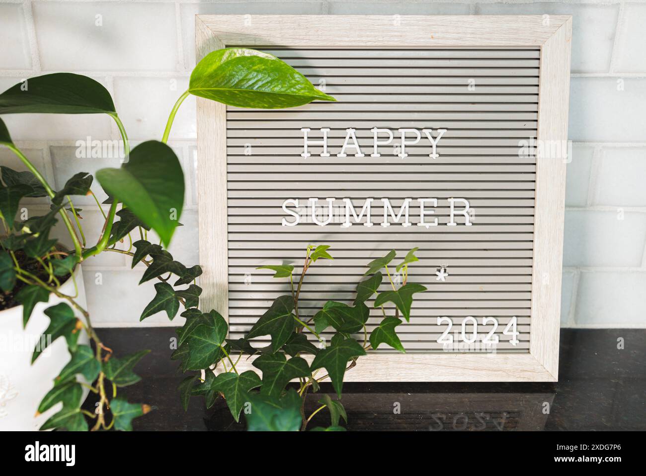 Happy summer 2024 sign hi-res stock photography and images - Alamy