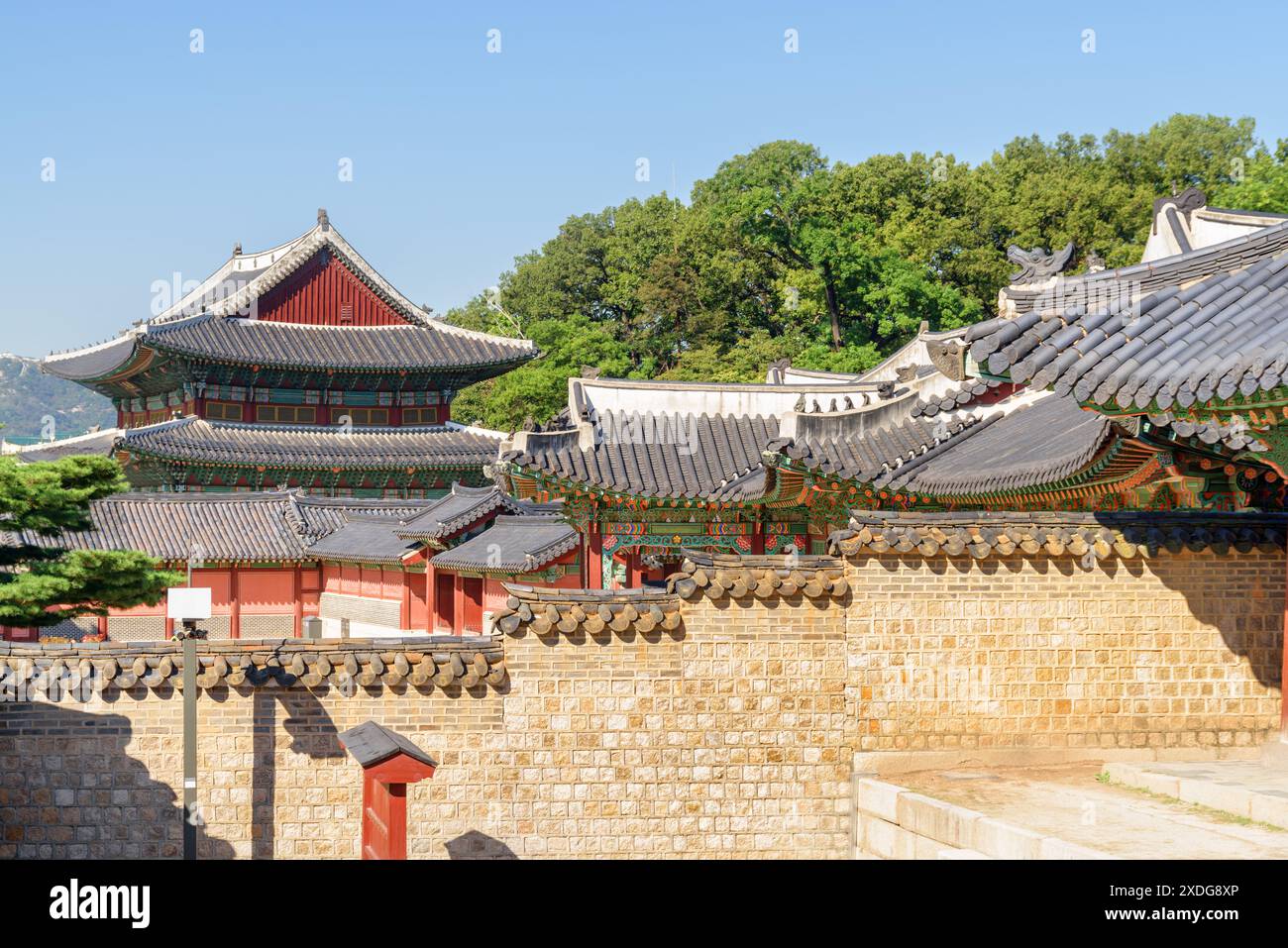 Awesome colorful building of Changdeokgung Palace. Traditional Korean ...