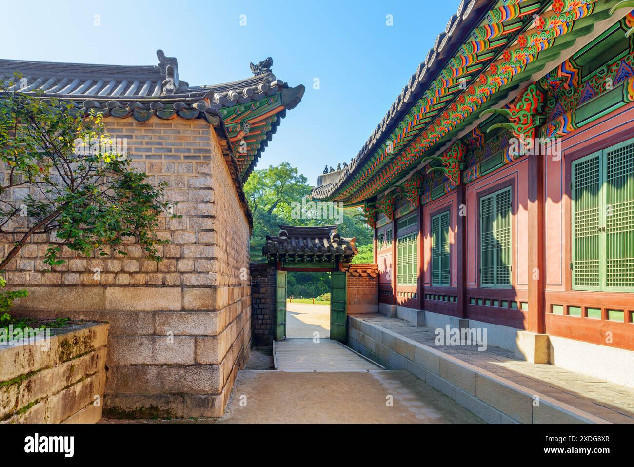 Awesome colorful building of Changdeokgung Palace. Traditional Korean ...