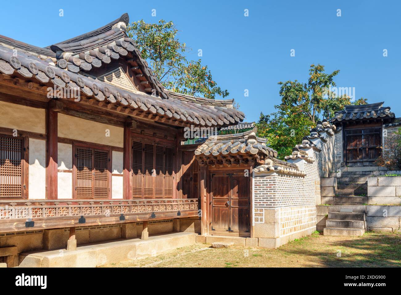 Awesome colorful building of Changdeokgung Palace. Traditional Korean ...