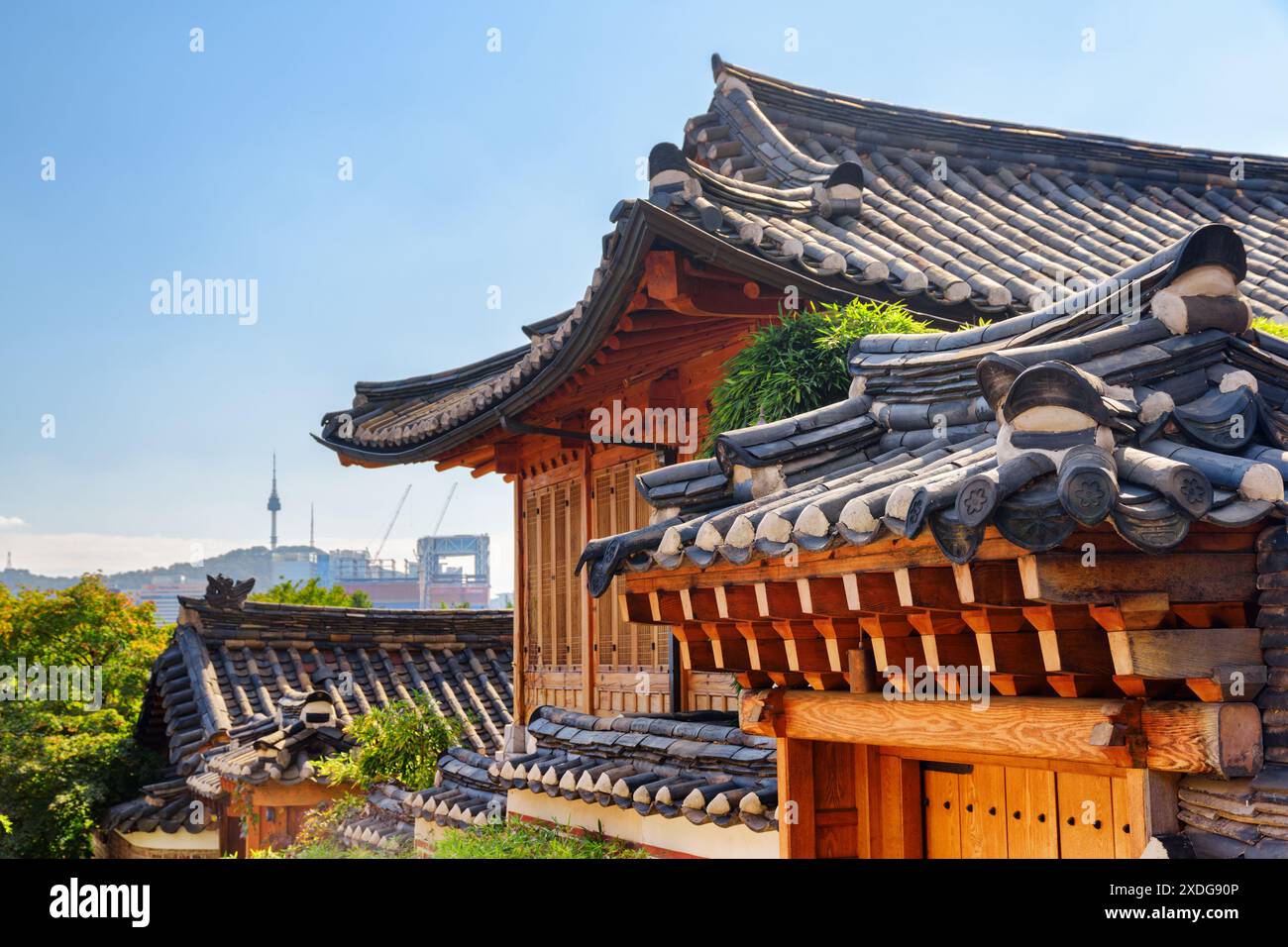 Scenic black tile roofs of traditional Korean houses at Bukchon Hanok ...