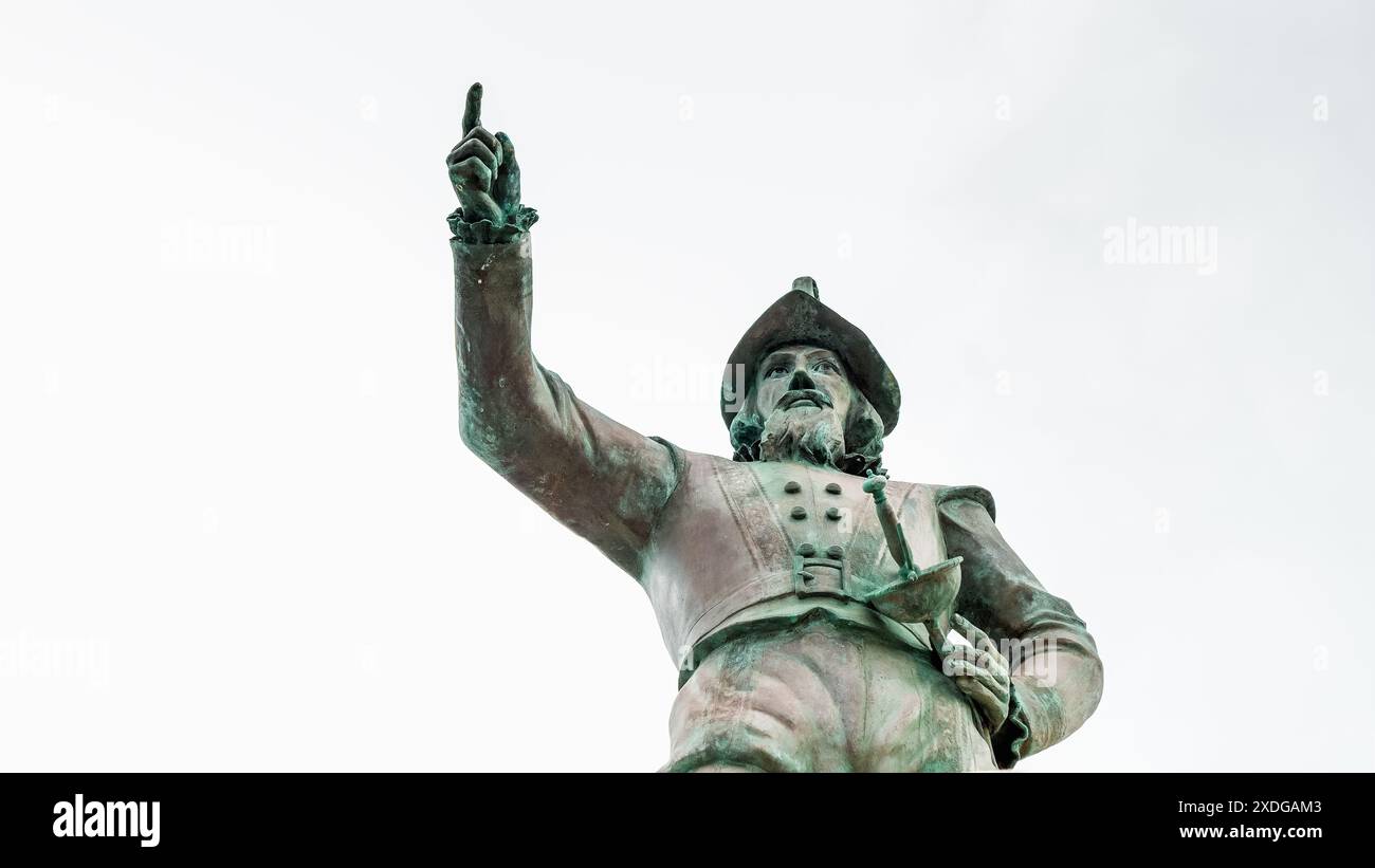 Columbus statue pointing at horizon on marble pedestal with map on ...