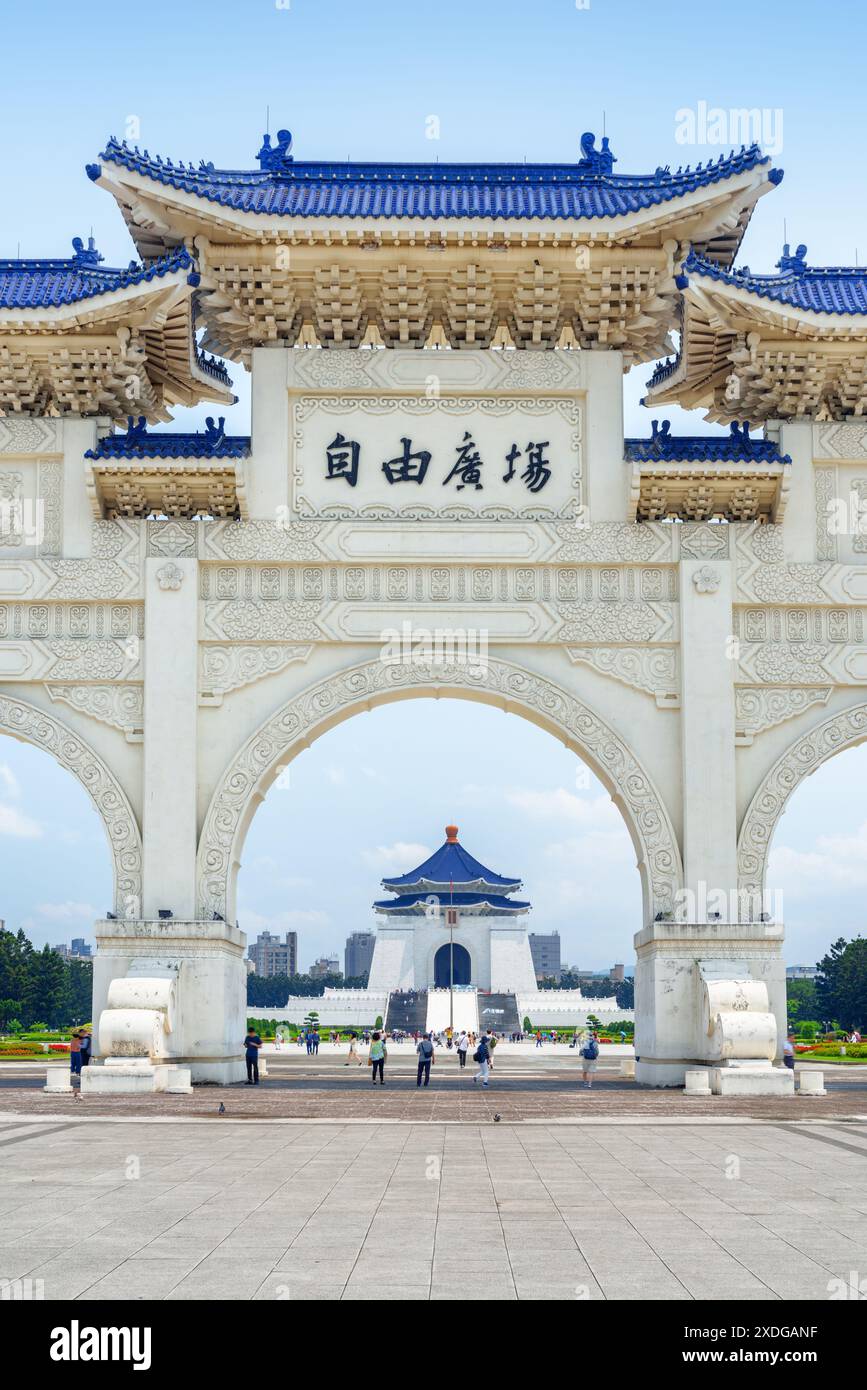 Amazing view of the Gate of Great Piety at Liberty Square in Taipei ...
