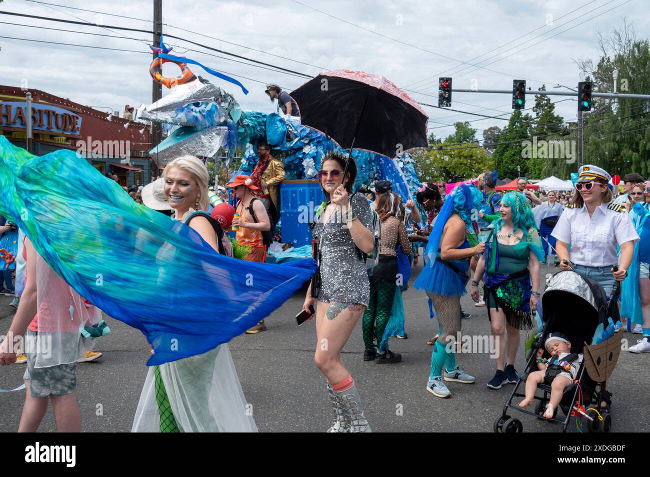 Seattle, Washington, USA. 22nd June, 2024. Thousands celebrate summer ...