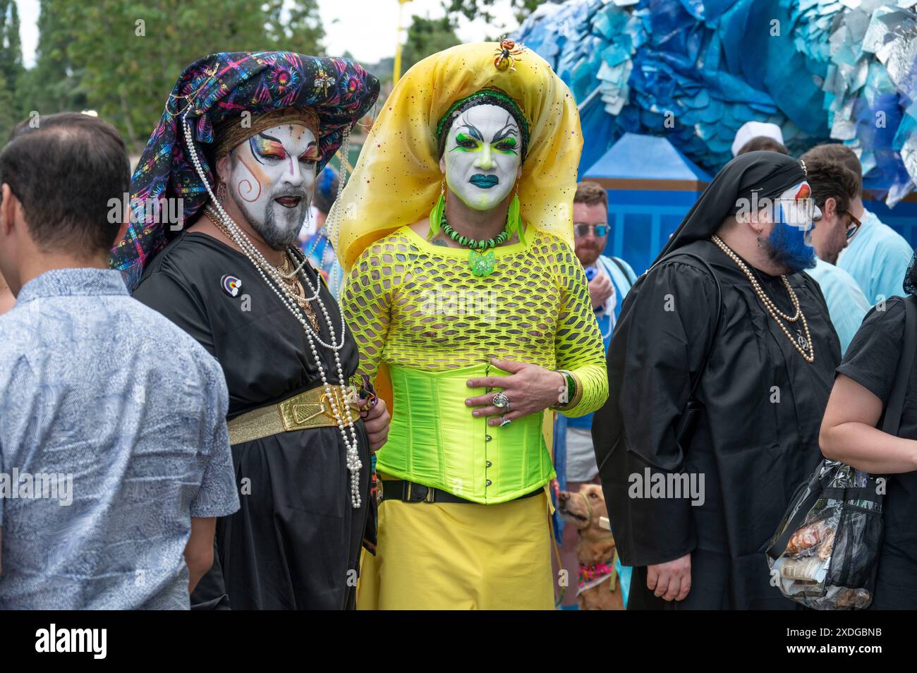 Seattle, Washington, USA. 22nd June, 2024. Thousands celebrate summer ...
