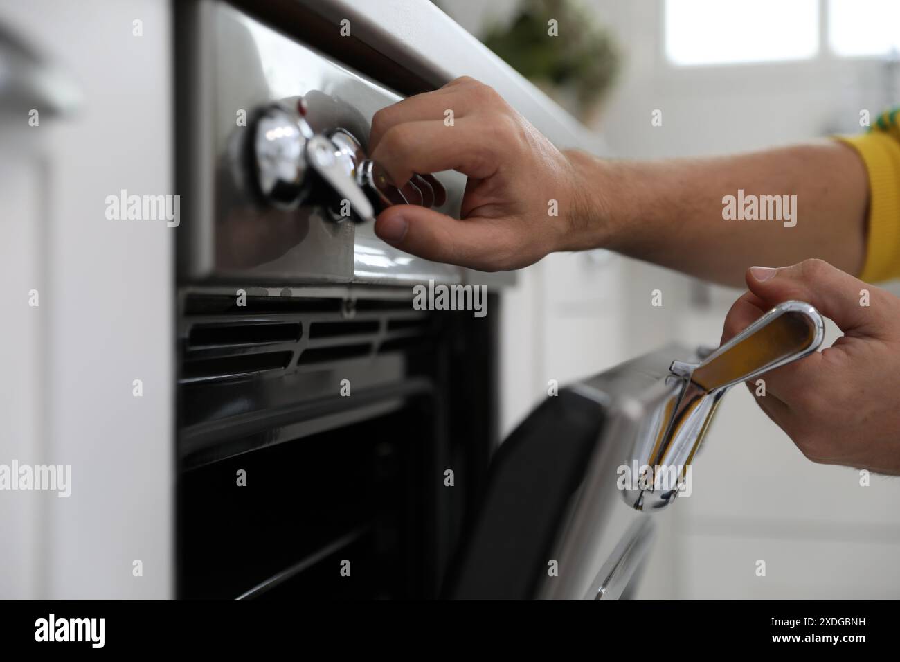 Person using gas cooker hi-res stock photography and images - Alamy