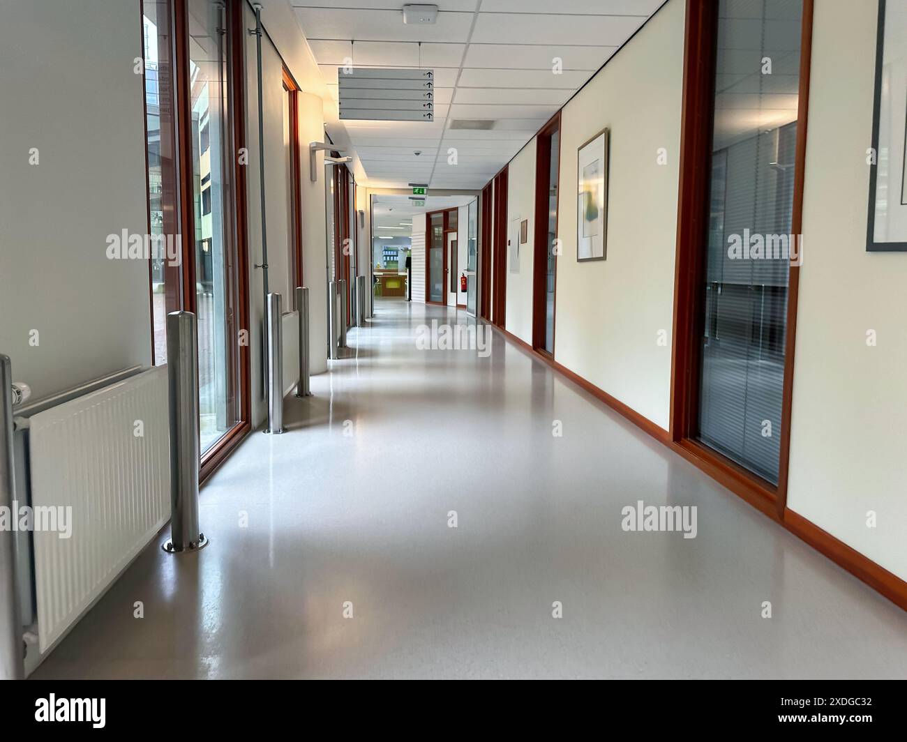 Hospital glass door interior hi-res stock photography and images - Alamy