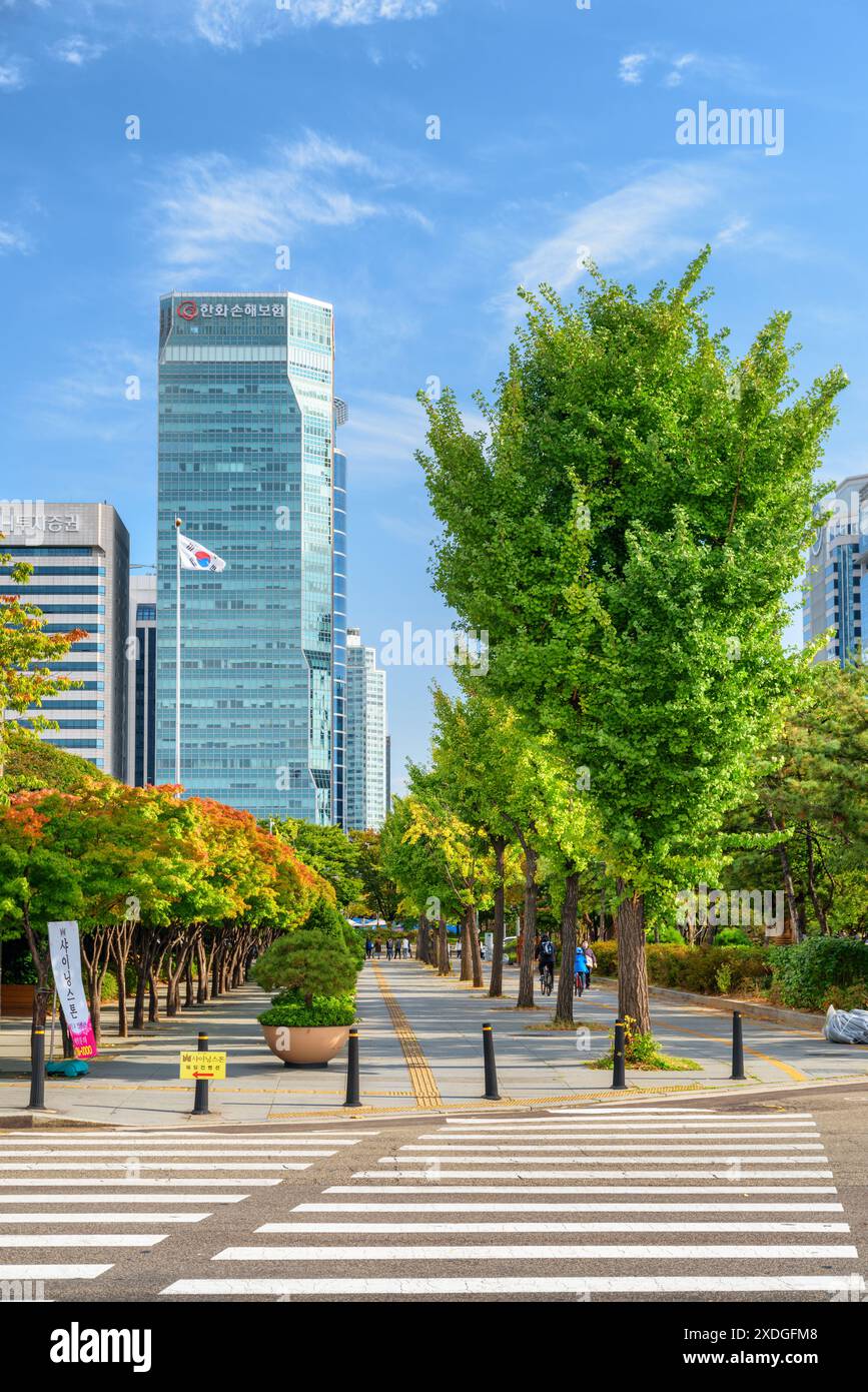 Seoul finance center building seoul hi-res stock photography and images ...