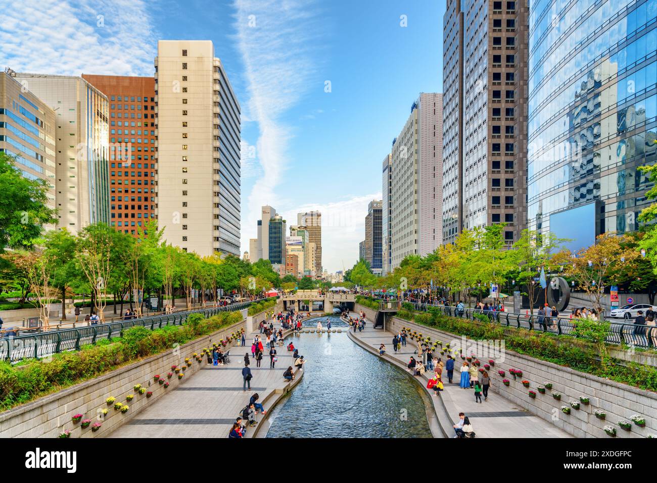 Muscat, Oman - 17 October, 2018: The main prayer hall of the Sultan ...