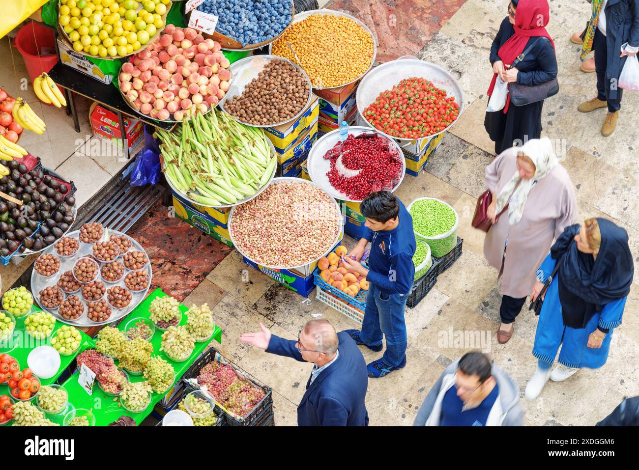 Tehran iran bazaar market fruit hi-res stock photography and images - Alamy