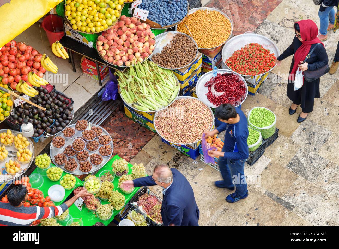 Tehran iran bazaar market fruit hi-res stock photography and images - Alamy