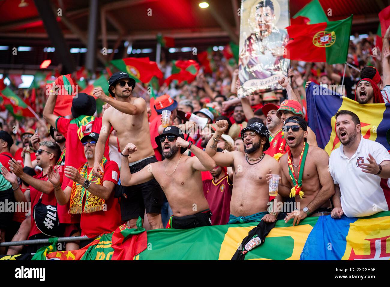 Fans / Ultras von Portugal, GER, Portugal (POR) vs Czech Republic (CZE ...