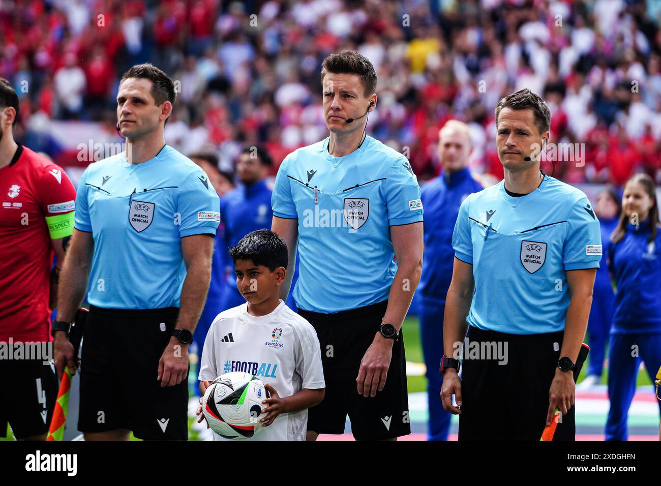 Schiedsrichter Rafael Foltyn, Daniel Siebert und Jan Seidel GER ...