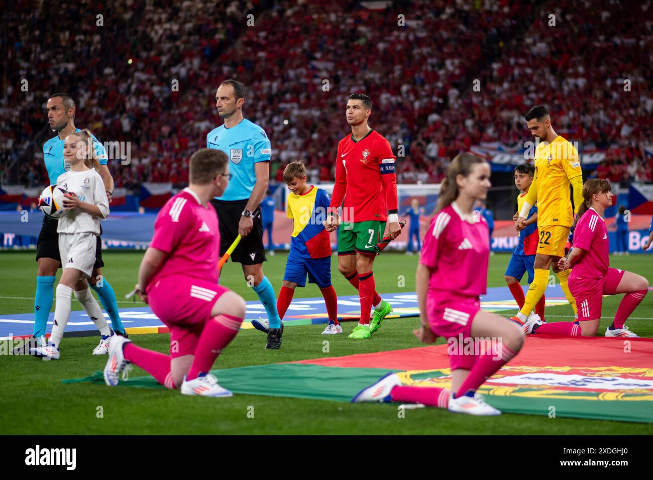 Cristiano Ronaldo (Portugal, #07) beim einlaufen, GER, Portugal (POR ...