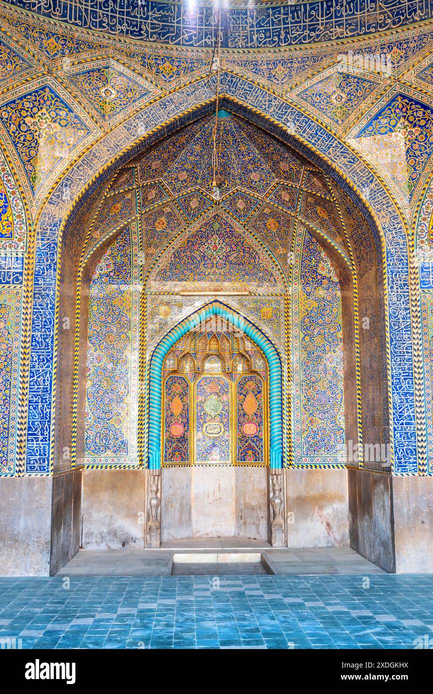 Blue mosque interior mihrab hi-res stock photography and images - Alamy