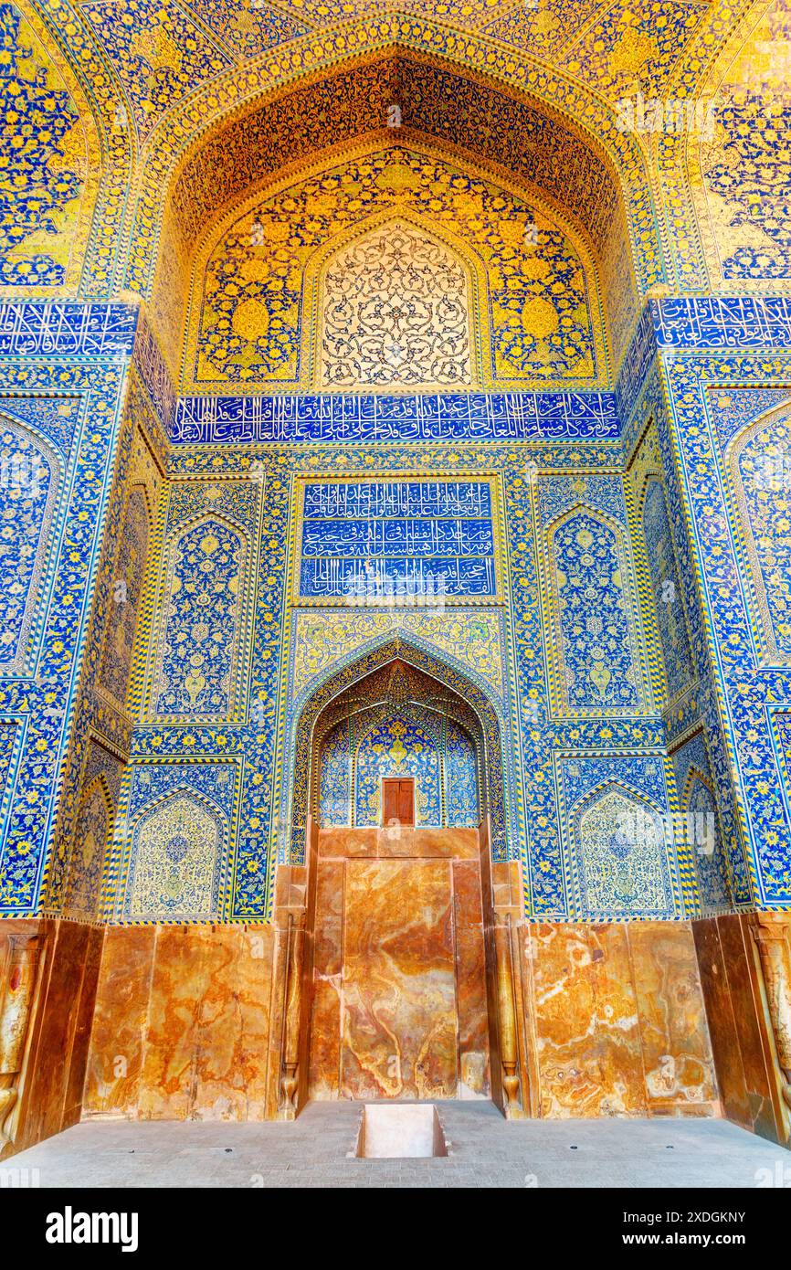 Tile mosaic mihrab hi-res stock photography and images - Alamy