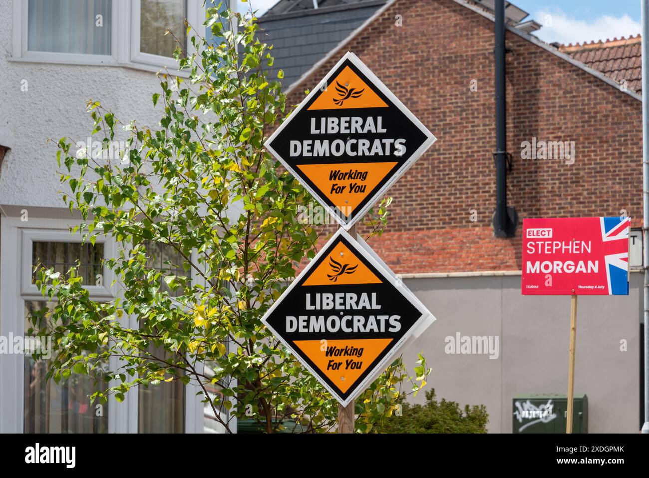 Political party sign hi-res stock photography and images - Alamy