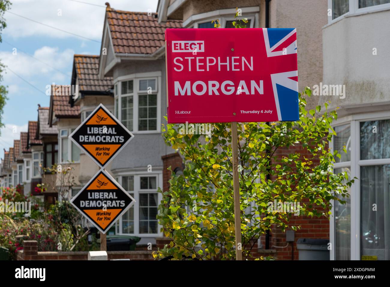 Political party sign hi-res stock photography and images - Alamy