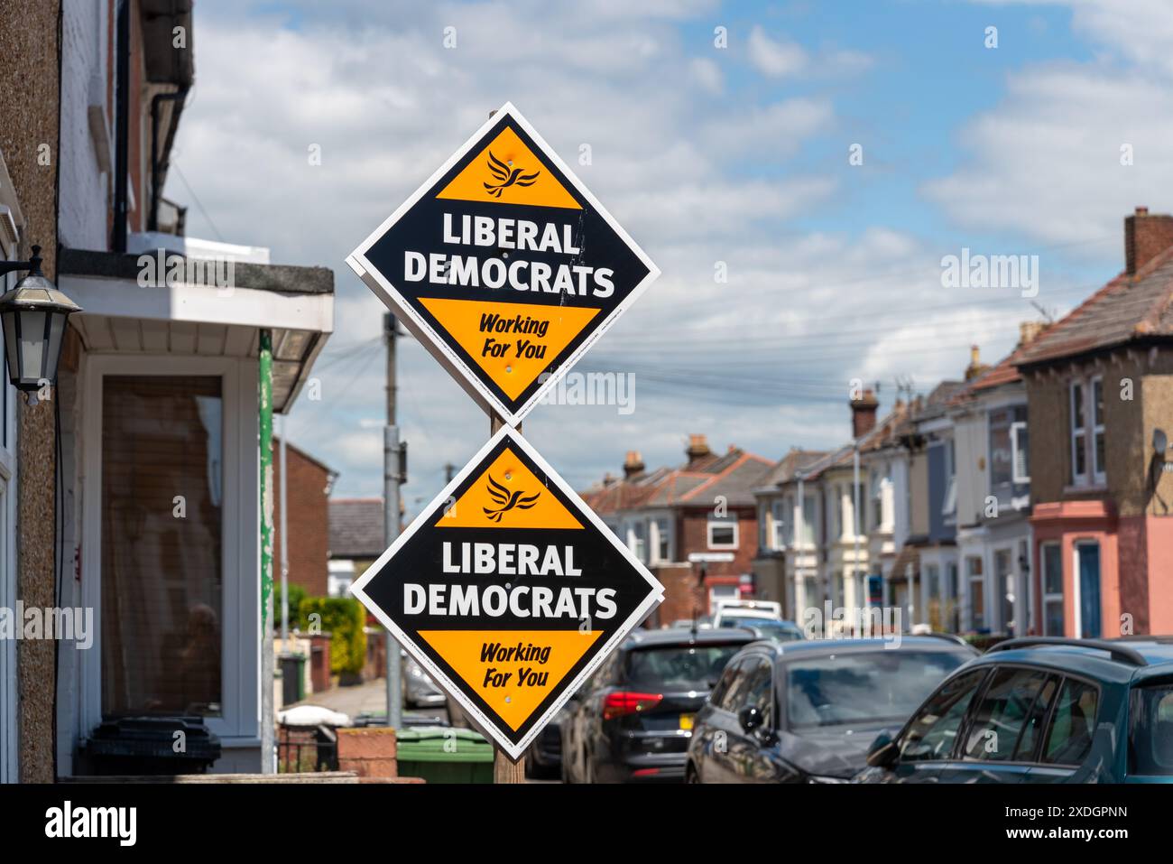 Political party sign hi-res stock photography and images - Alamy