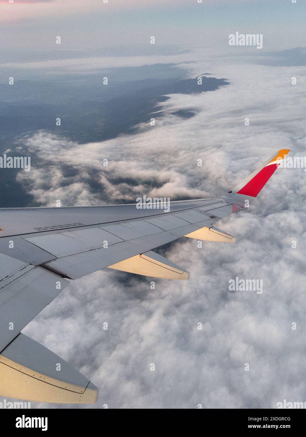 Airplane propeller on wing hi-res stock photography and images - Alamy