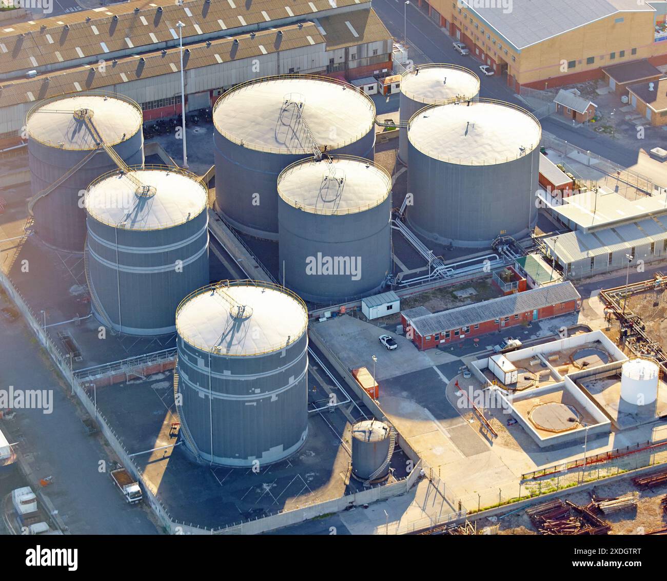 Shipping industry view hi-res stock photography and images - Alamy