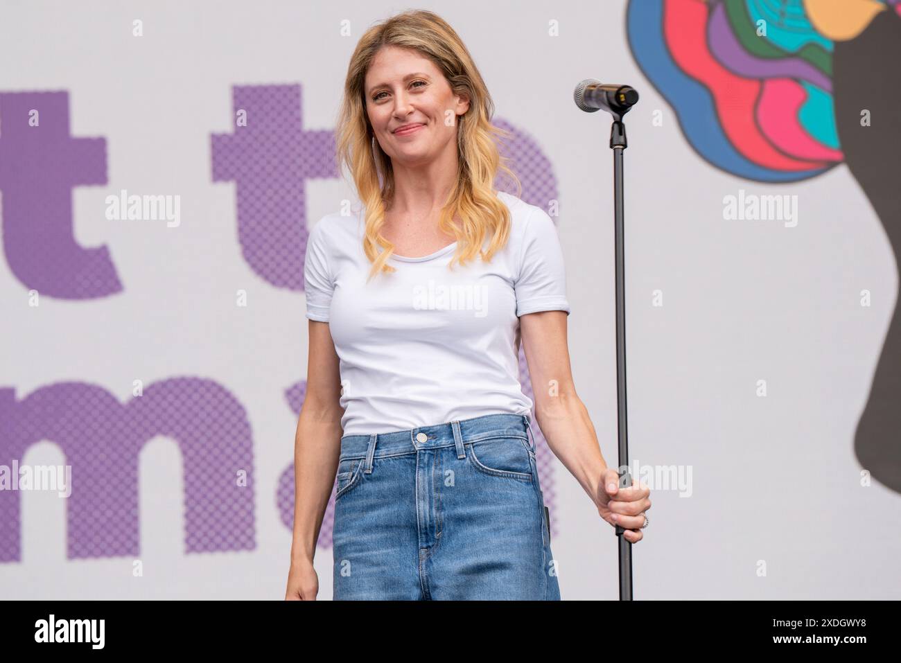 Cassie Levy performs with cast of Next to Normal at West End Live ...