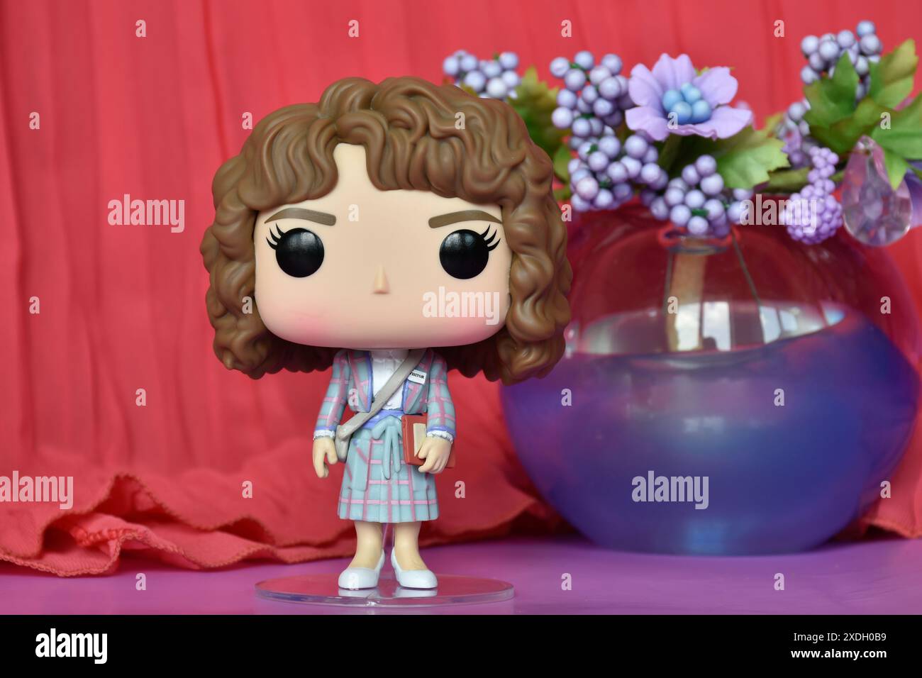 Figure with tv as head hi-res stock photography and images - Alamy