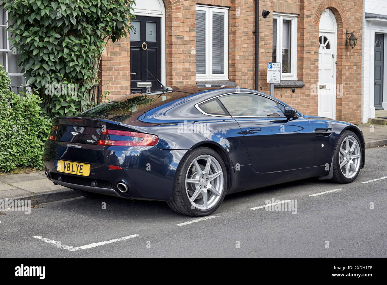 ASTON MARTIN V8 VANTAGE Blue 2006 Stock Photo - Alamy