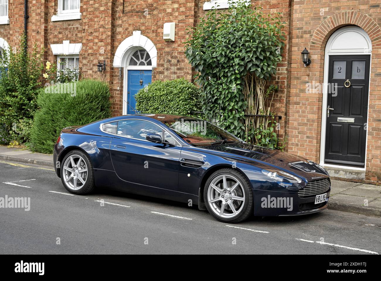 ASTON MARTIN V8 VANTAGE Blue 2006 Stock Photo - Alamy